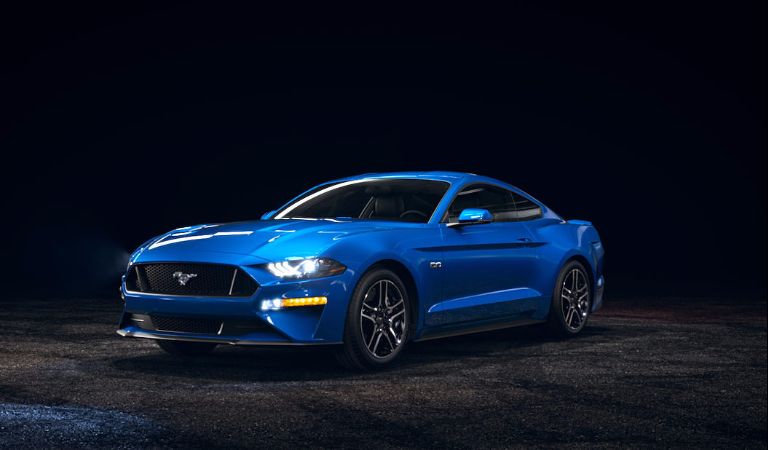 What color options are available for the 2018 Ford Mustang?